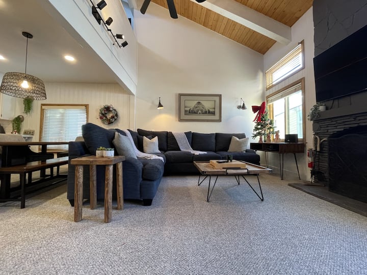 Spacious Remodeled 2bd+sleeping Loft+game Room - Mammoth Lakes, CA