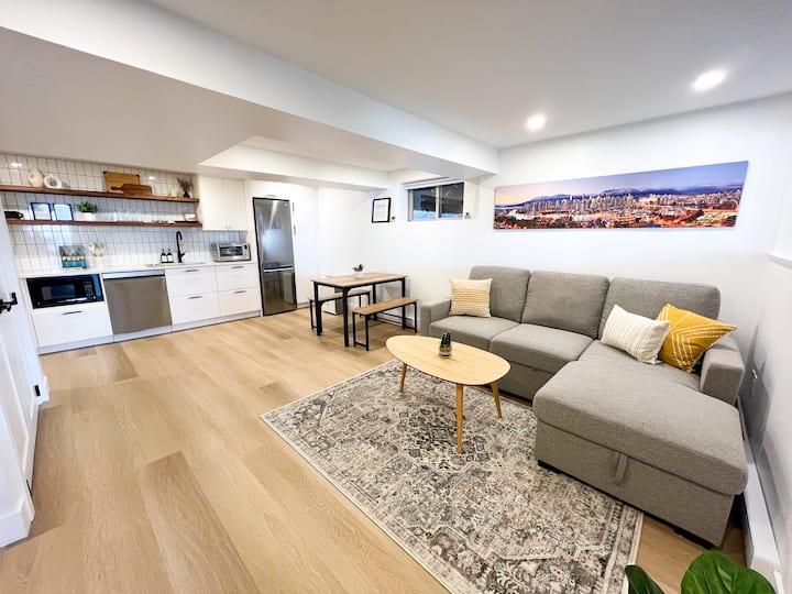 Mountain Serenity W/ City Views - North Vancouver