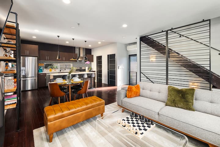 Glamorous House W/ 3 Br & 3.5 Ba - Seattle, WA