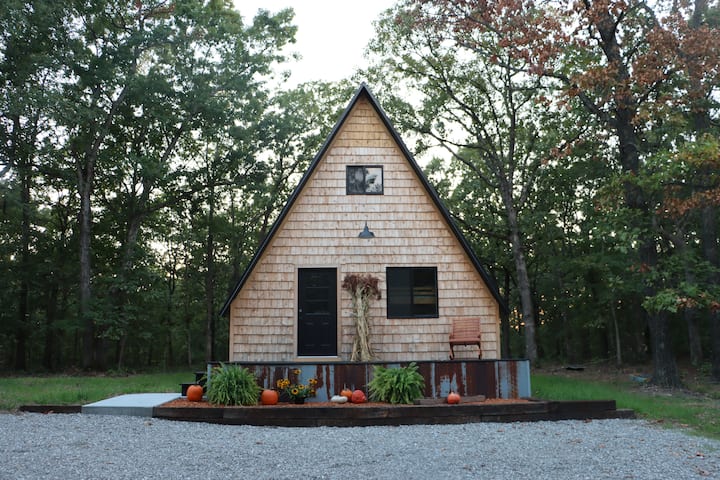 Clydie’s Cabin
Secluded, Can Walk To The Spring - Bennett Spring State Park, Lebanon
