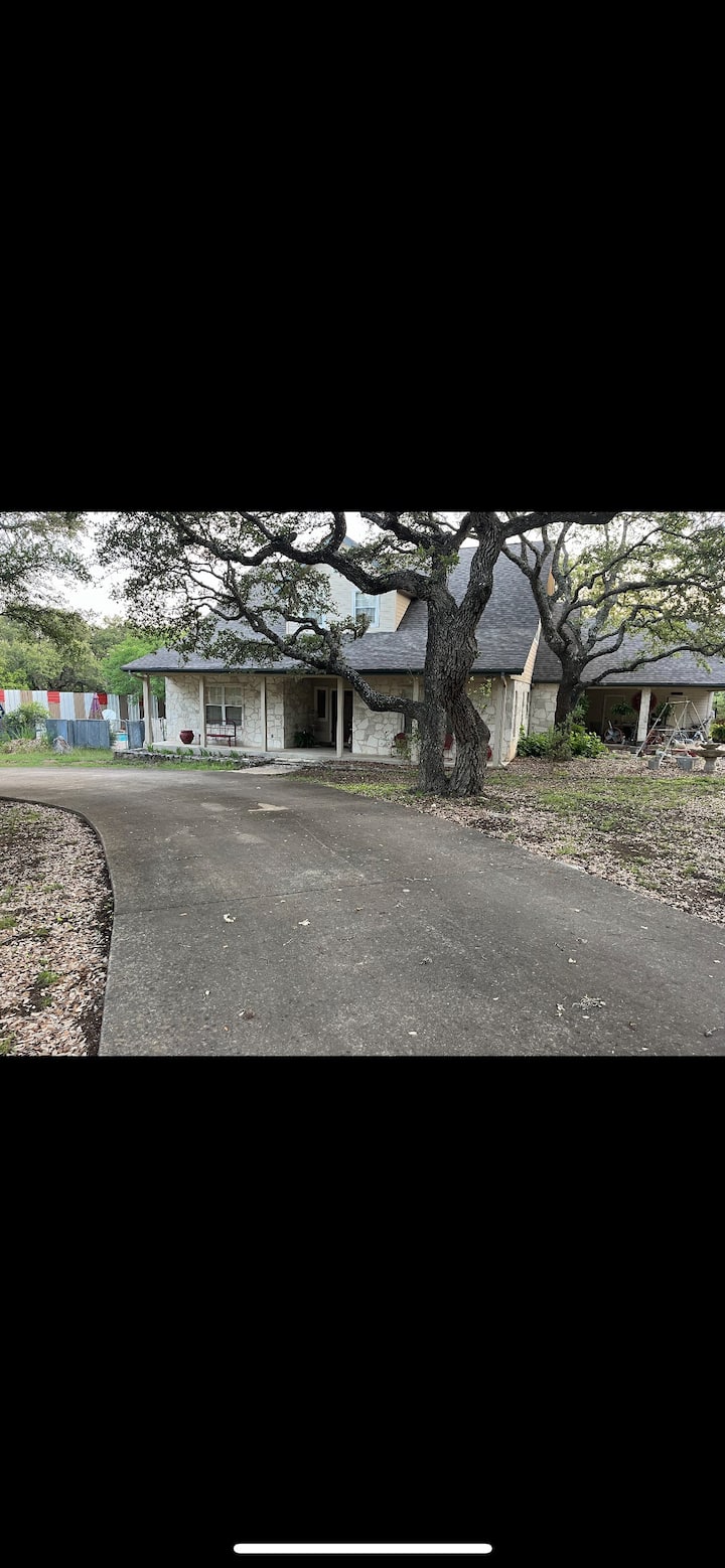 Hill Country Getaway Home With Pool + Hottub - Boerne, TX