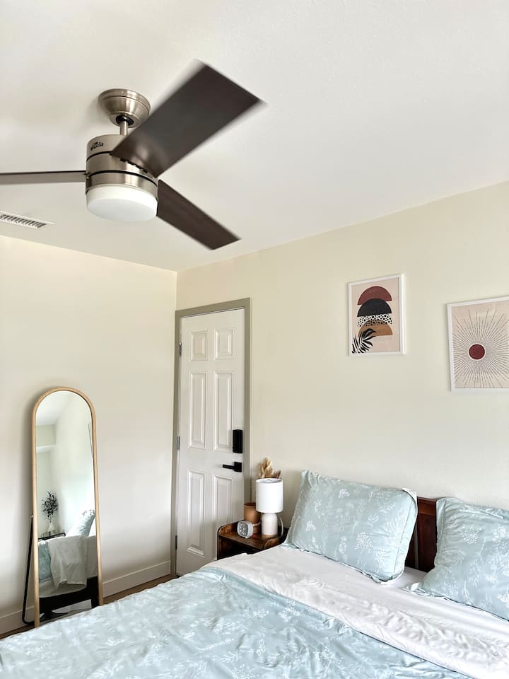 Newly Remodeled & Private Br.10 Mins To Disneyland - Orange, CA