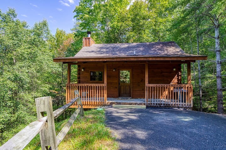 Serenity - Fireplace, Hot Tub - Pigeon Forge, TN