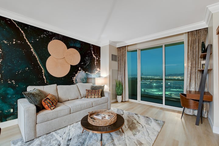 Mgm Elegance: Breathtaking Views And Balcony Bliss - Las Vegas, NV