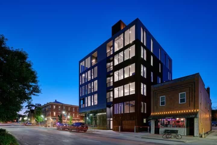 Corner Condo With City Views - Iowa City, IA