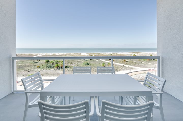 New Lux 5 Star Complex Top Floor Direct Beachfront - Treasure Island, FL