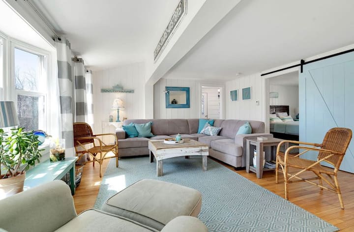 Charming Cottage Only 3 Min Walk To Beach! - Old Orchard Beach, ME