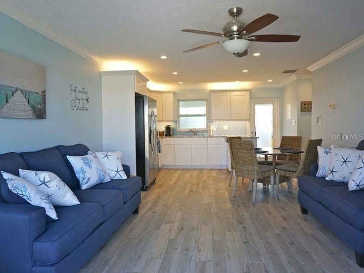 Modern Villa - Beach Side Of The Road! 3 Pools - Siesta Key, FL