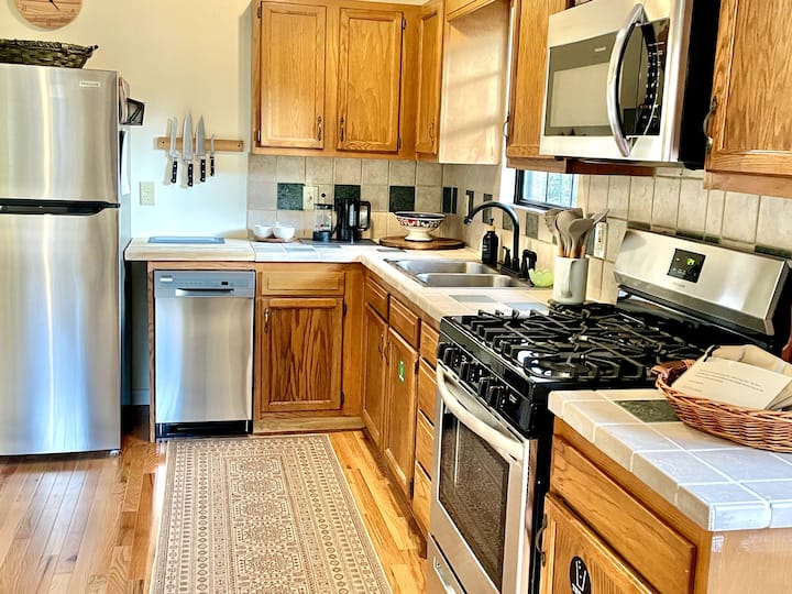 Wisteria Cabin - Asheville, NC