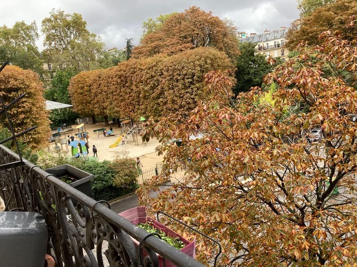 Charmant Appartement Avec Beau Balcon - Paris