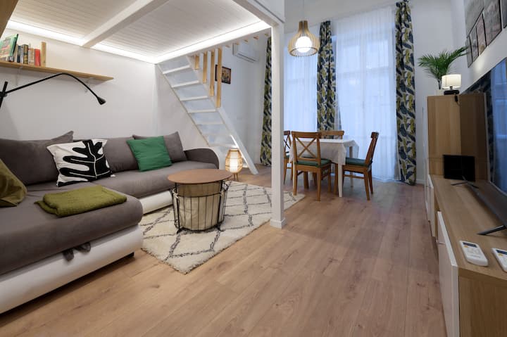 Cozy Downtown Apartment - Budapeste