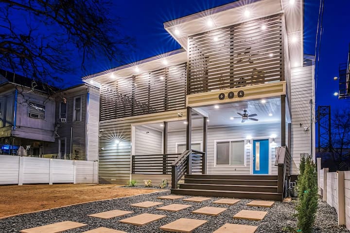 Luxury 6br/5ba, Hot Tub, Games, Dt, Sleeps 20+ - San Antonio, TX