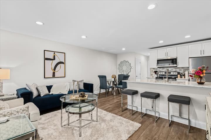 Modern 1br Getaway| 5 Min To Downtown Ro + Parking - Troy, MI