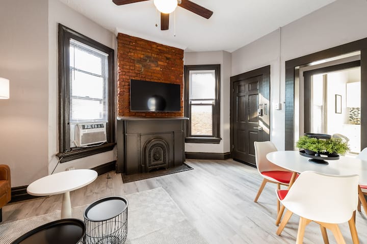 The Short North Star! Two Bed With Free Parking! - Columbus, OH