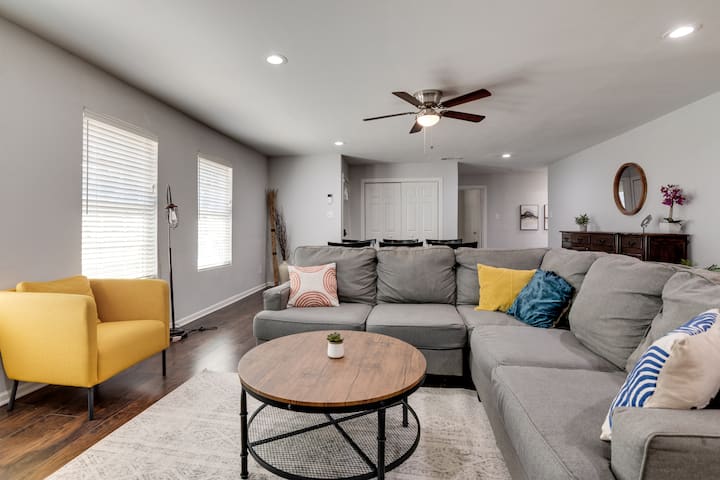 4 Br Home 15 Mins To Downtown-huge Backyard! - North Richland Hills, TX