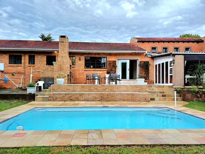 Family Home With Pool & Patio - East London