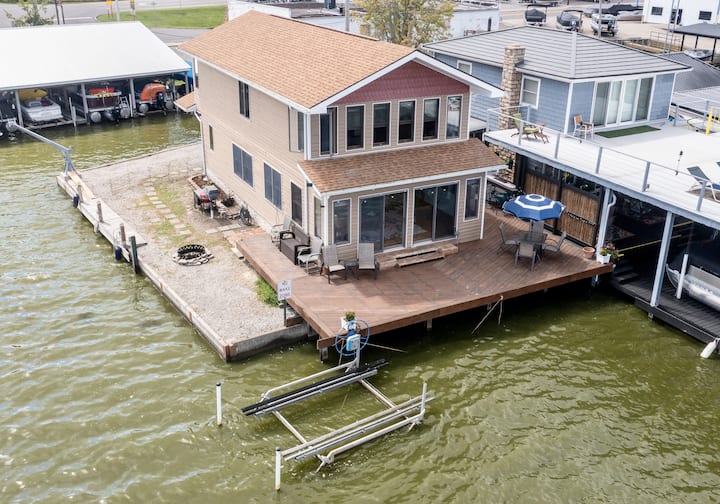 Lakefront Right Outside Our Doors! - Indian Lake, OH