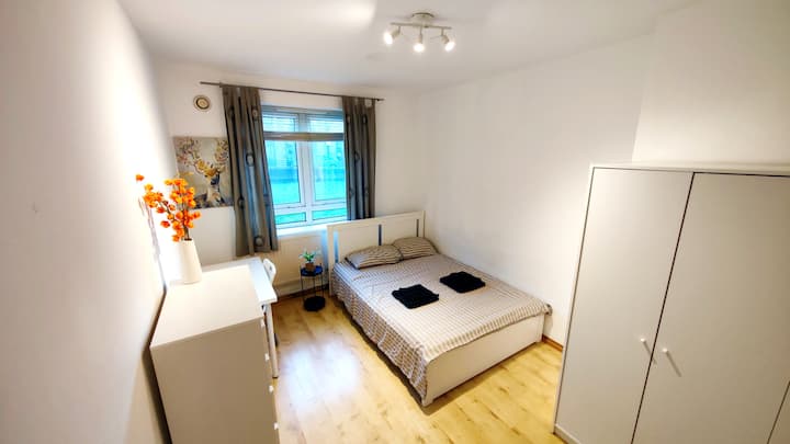 Beautiful Spacious Flat (Zone 1, Aldgate East) - London