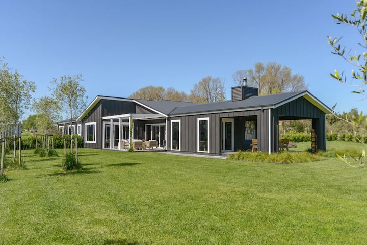 Four Bedroom Home In The Vines, Coast 5 Mins Away - Clive