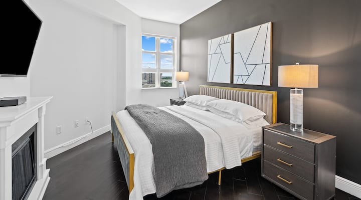 Downtown Luxury Condo - West Palm Beach, FL