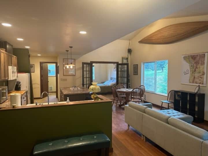 The Rockin' Z Ranch Caretaker Unit - Nugget Lake, Issaquah