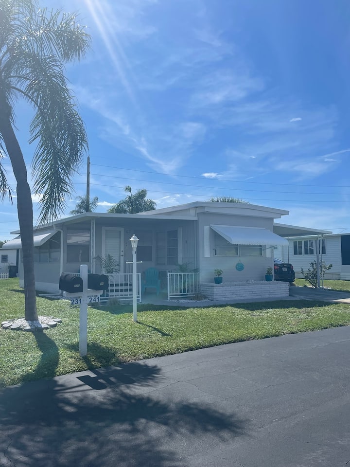 Shelley's She Shed - Venice, FL