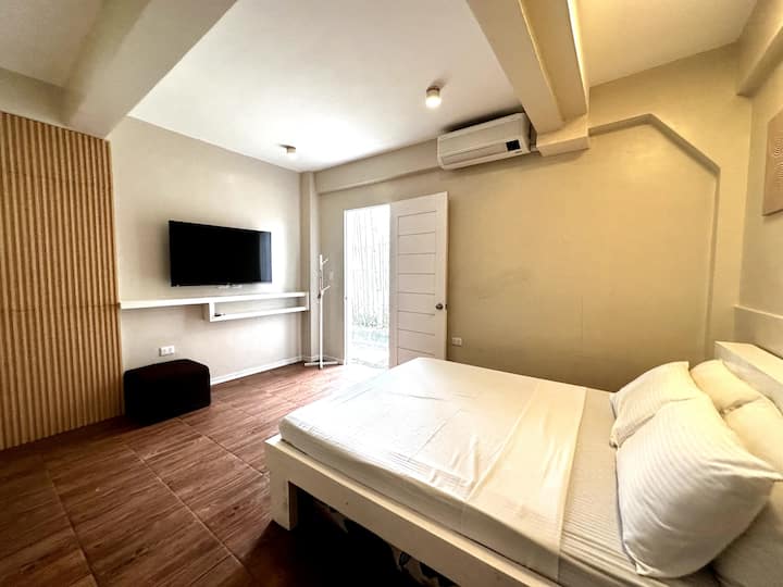 Sunrise Beach Front Cozy Flat - Malay