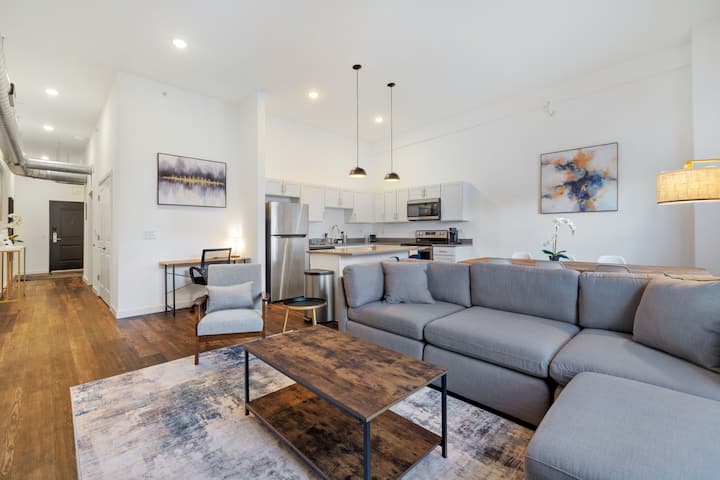 Massive Unit Near Stadium – Perfect For Game Days! - Pittsburgh