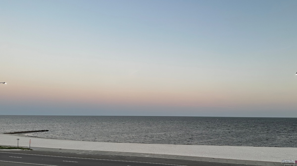 Luxury Biloxi Beach View - Houses for Rent in Biloxi, Mississippi ...