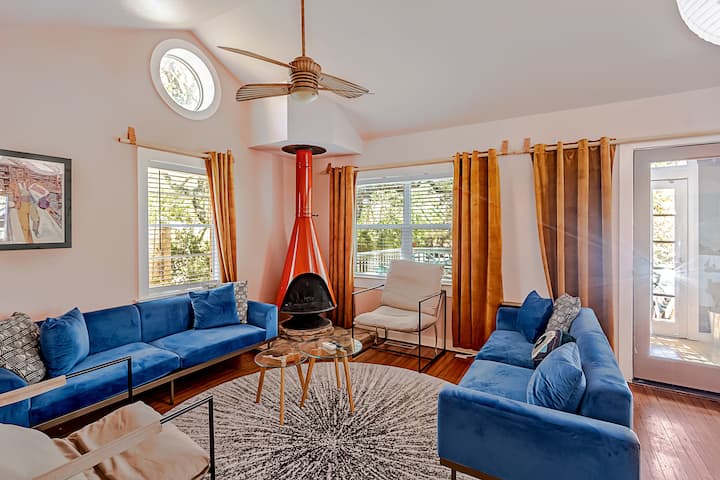 Marina House On Lake Travis W/ Hot Tub & Swim Dock - Lakeway, TX