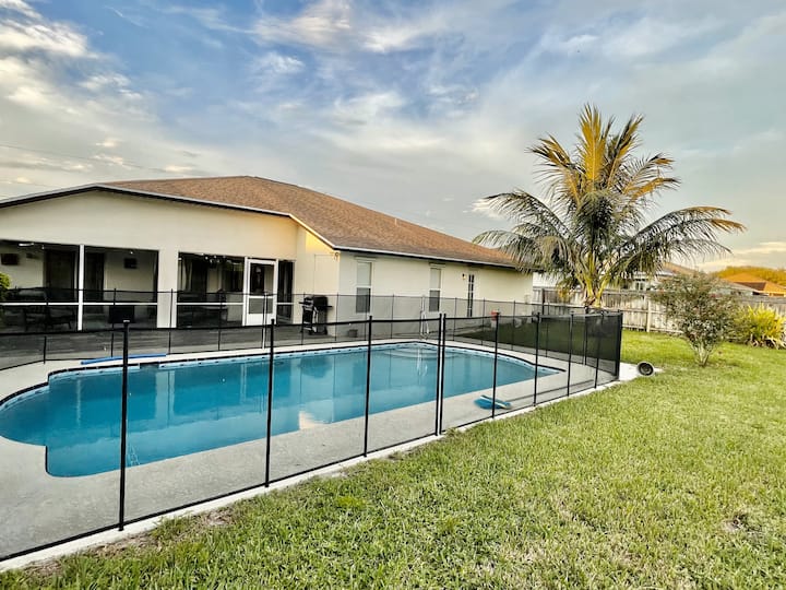 Glorified Luxury Home - Port St. Lucie, FL