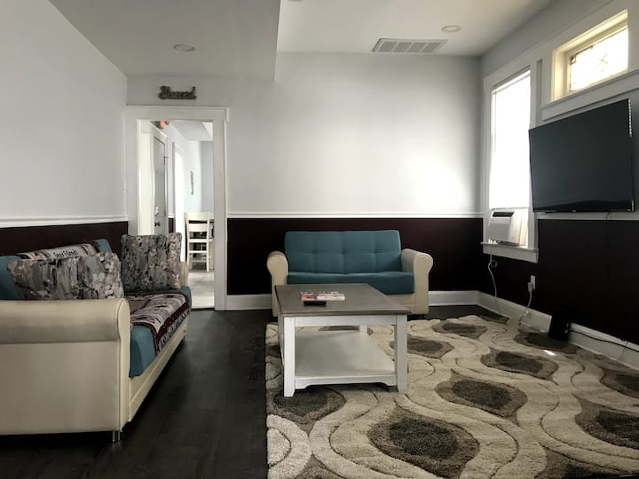 Modern 3 Bedroom Apt. Shared Parking - New York City
