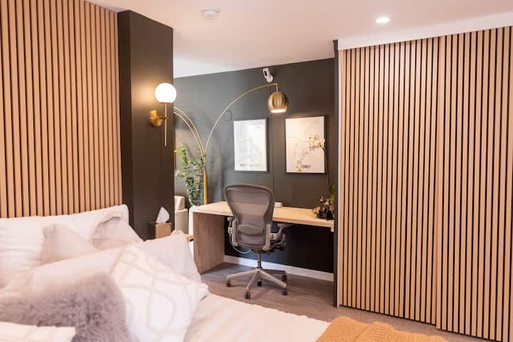 Stunningly Designed Studio With Private Hot Tub! - Downtown - Los Angeles