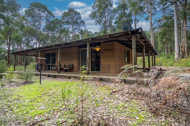 Jarrah Rammed Earth Cottage - Pemberton
