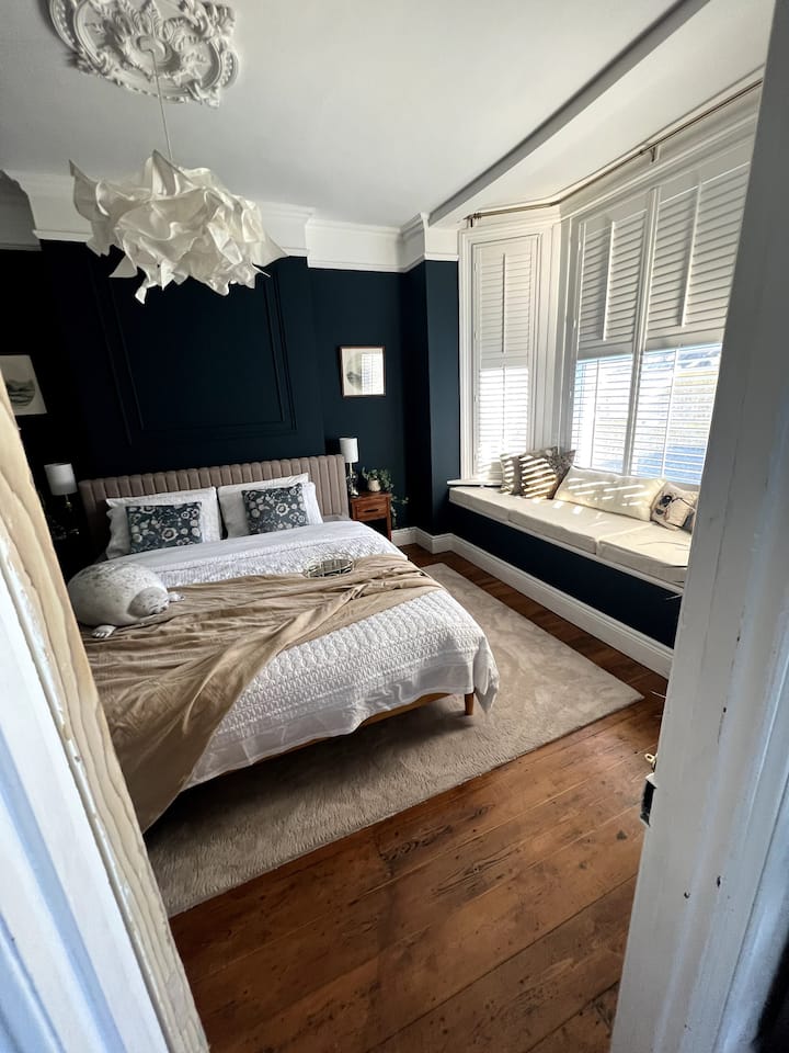 Top Floor Of Victorian Townhouse - Battle