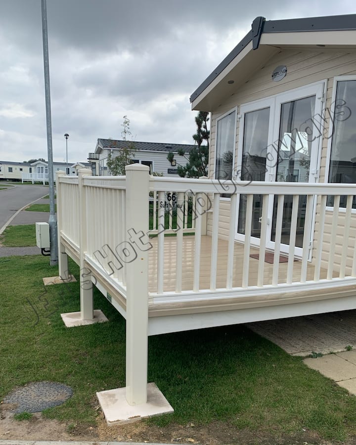 Jems Hot-tub Getaways (8 Berth) - Woodhall Spa