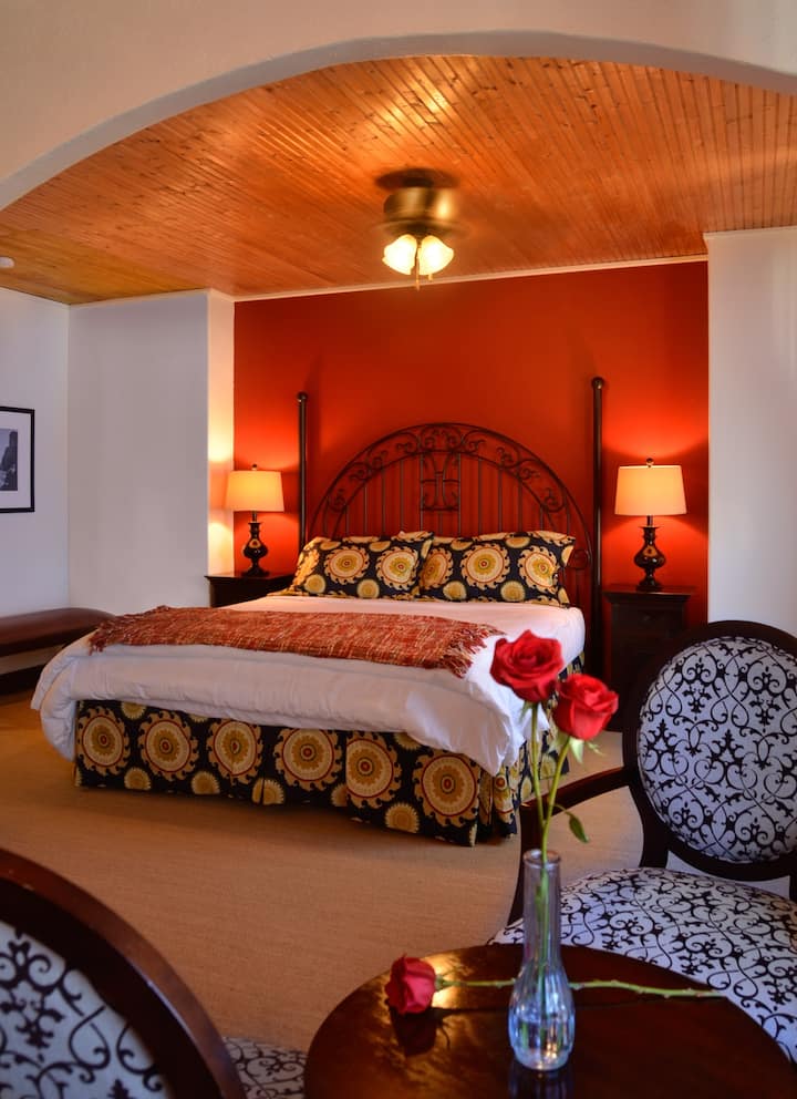 Holland Hotel - Junior Jacuzzi Suite - Alpine, TX