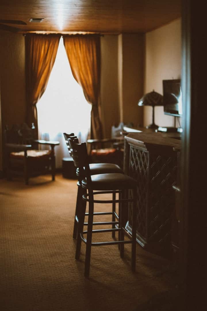 Holland Hotel - Family Suite - Alpine, TX