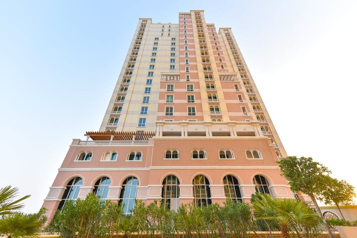Beachfront Luxury Home + Balcony/pearl (2br+bonus) - Qatar