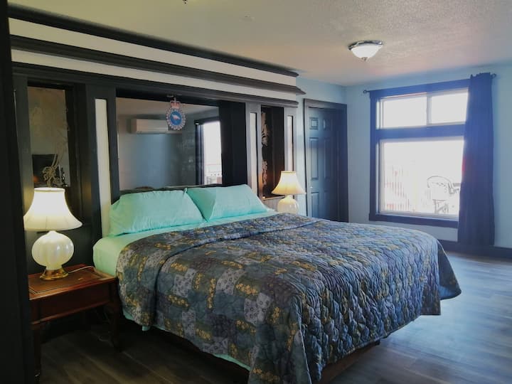 Bright Oceanview King Suite 6 - Digby