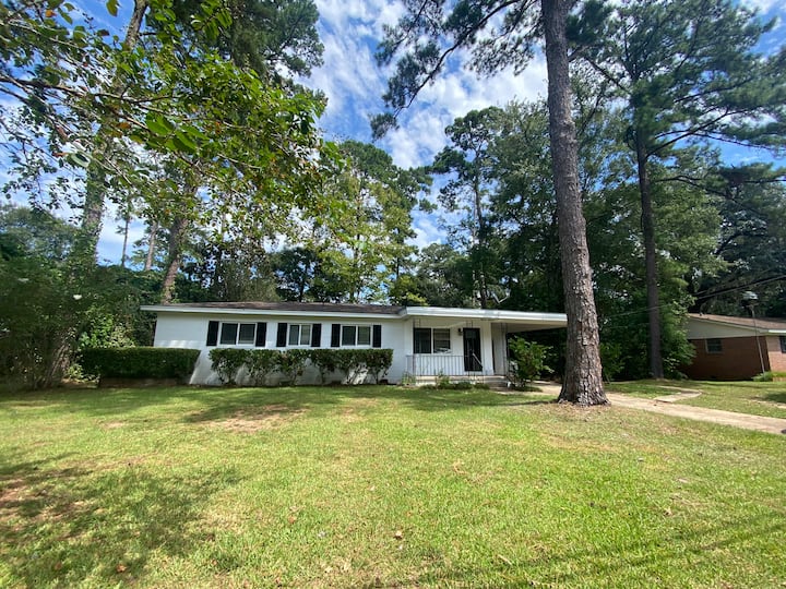 Cottage On Coombs - Tallahassee, FL