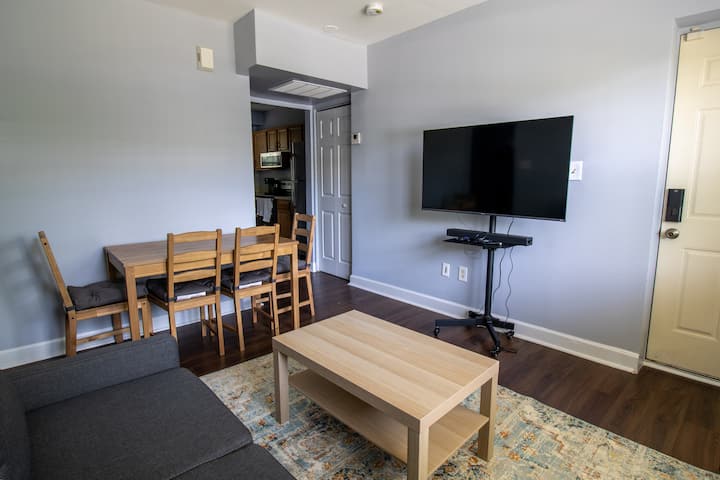 Golden Heriz| Private Apt 1st Floor Stay In Se Dc - Washington, D.C.