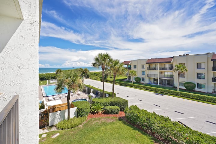 3rd Floor Condo W/balcony, Pool, Bbq & Hot Tub! - Cape Canaveral, FL