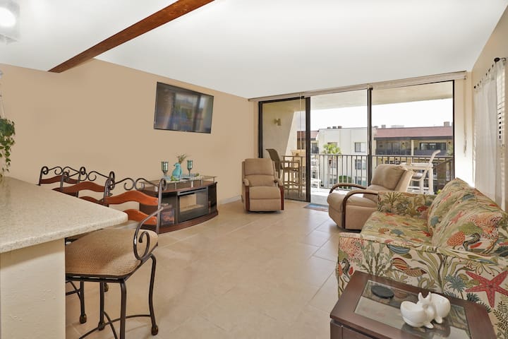 3rd Floor Condo W/balcony, Pool, Bbq & Hot Tub! - Cape Canaveral, FL