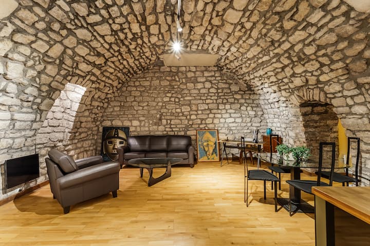 St Germain Des Près, Parisian Atypical Loft - France