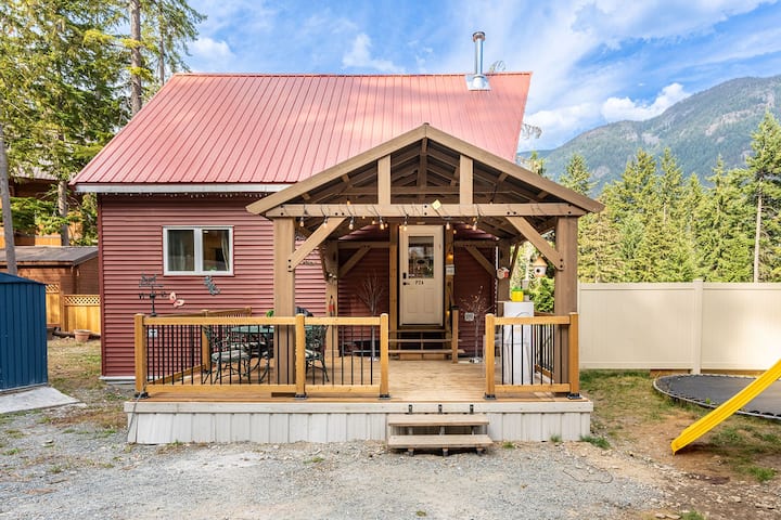 Mountain Escape Lodge With Sauna, Sleeps 10ppl - Sunshine Valley, BC