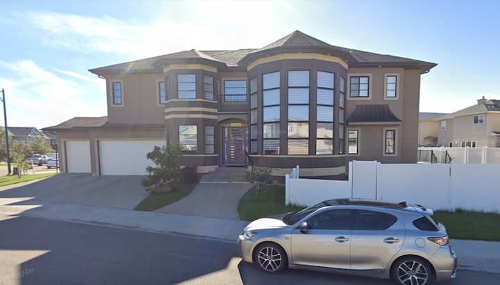 Place For Large Families - Edmonton