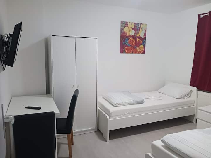 Og-2 Rooms-4beds- Furnished, Suitable For Sharing - Bremen