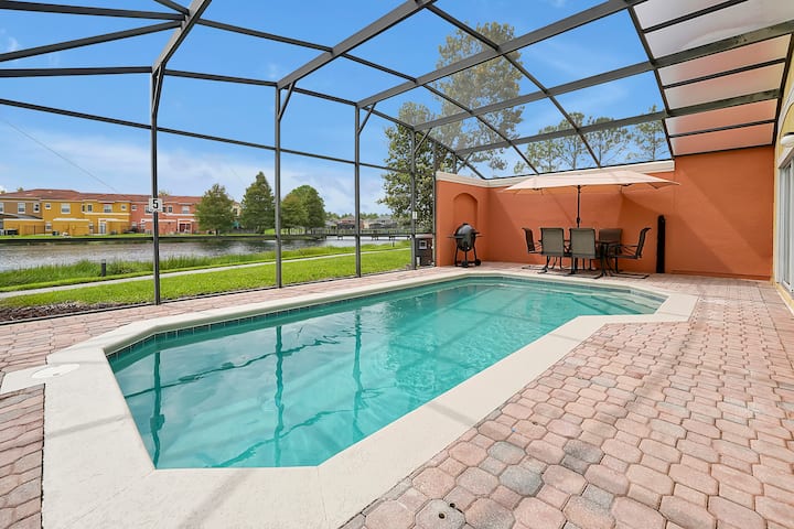 Fancy Lakefront 4br Near Disney W/ Themed Bedrooms - Kissimmee, FL