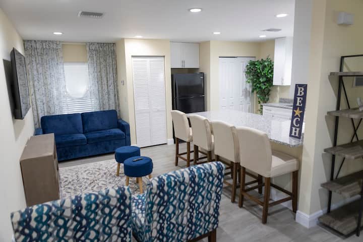 Cozy Cottage Near Beaches, Malls, And Downtown - Palm Beach, FL